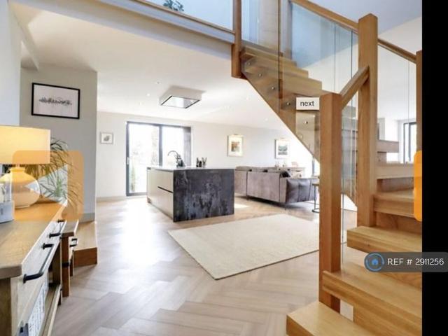 3 bedroom detached house to rent