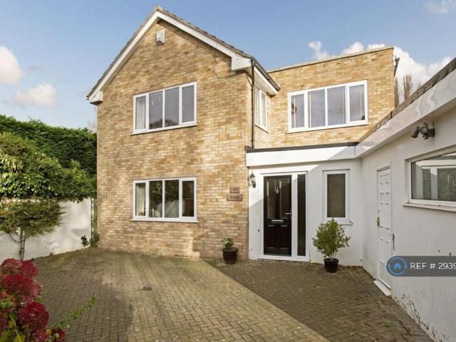 3 bedroom detached house to rent