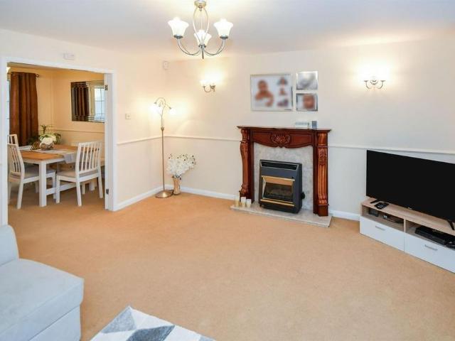3 bedroom detached house to rent