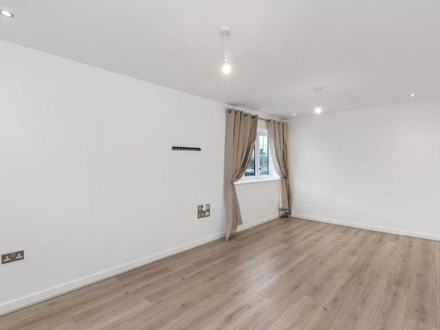 3 bedroom detached house to rent