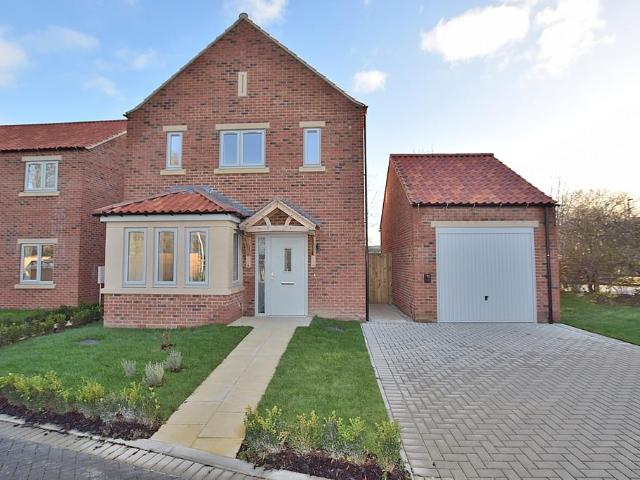 3 bedroom detached house to rent