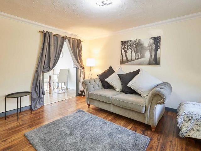 3 bedroom detached house to rent