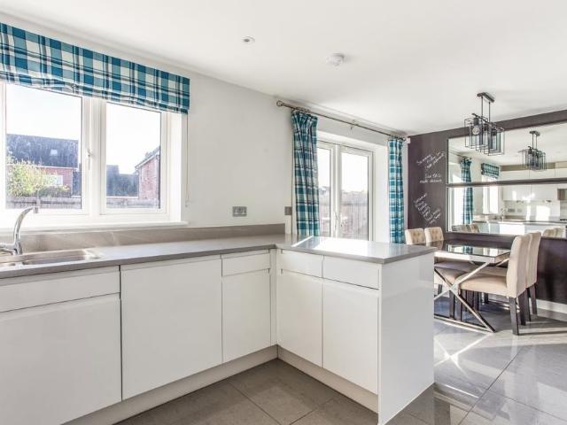 3 bedroom detached house to rent