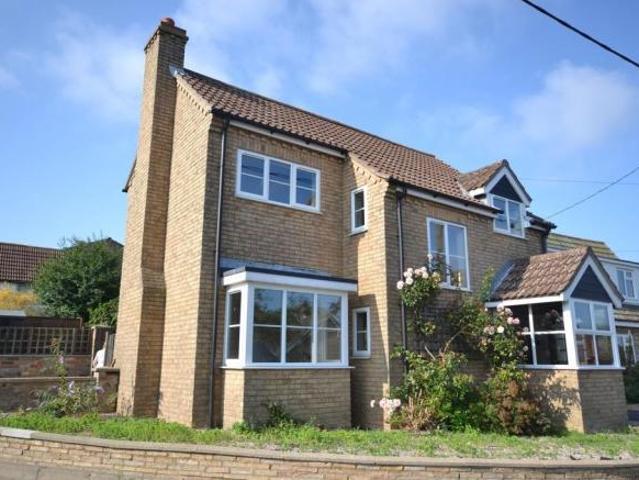 3 bedroom detached house to rent