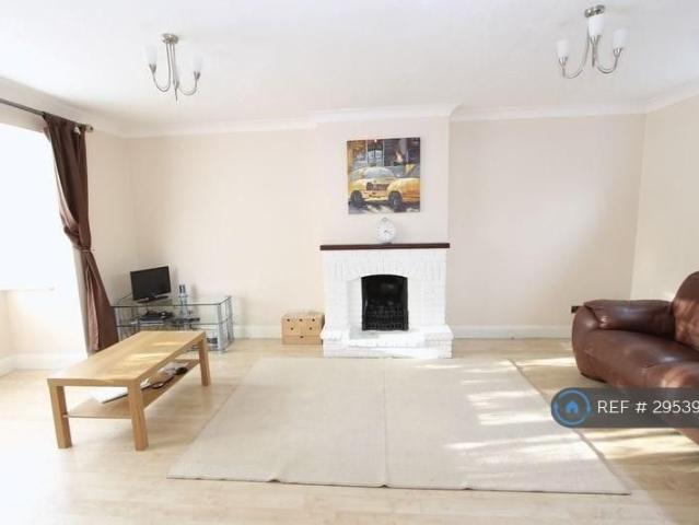 3 bedroom detached house to rent