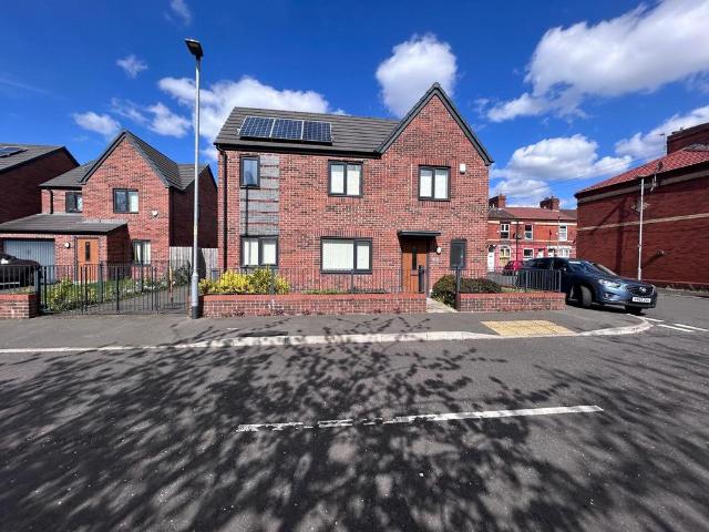 3 bedroom detached house to rent