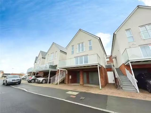 3 bedroom Detached House to rent, Bramling Crescent, Tunbridge.