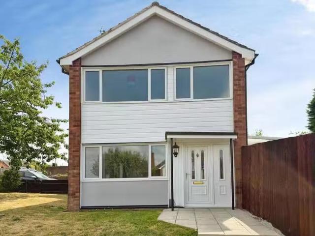 3 bedroom Detached House to rent, Bridge Close, Trench, TF2 £.