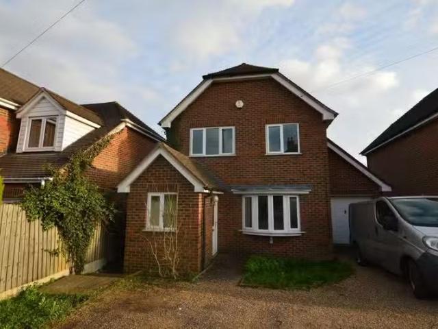 3 bedroom Detached House to rent, Frindsbury Hill, Rochester.