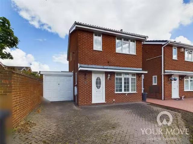 3 bedroom Detached House to rent, Haweswater Avenue, Crewe, CW.