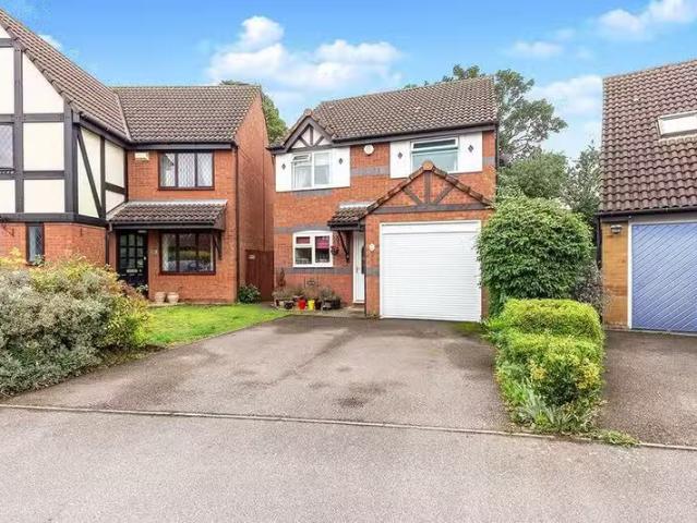 3 bedroom Detached House to rent, Heron Way, Stotfold, SG5 £1.