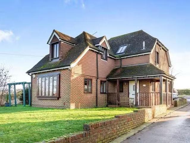 3 bedroom Detached House to rent, Hook Green Road, Southfleet.