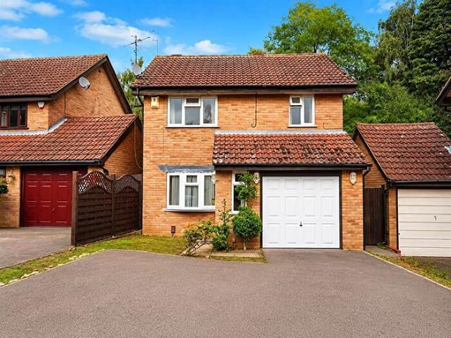 3 Bedroom Detached House To Rent In Berkeley Close, Cliftonville, NN1