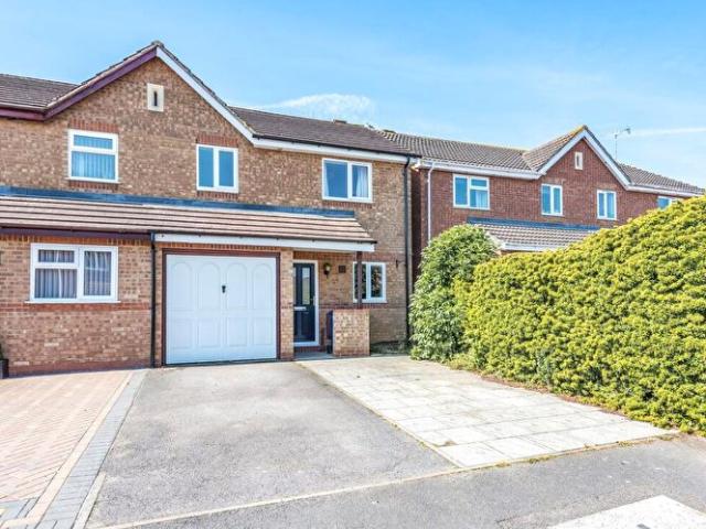 3 Bedroom Detached House To Rent In Coopers Green, Bicester, OX26