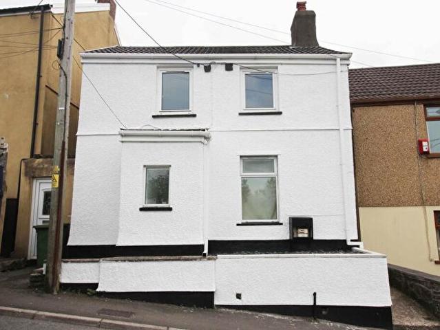 3 Bedroom Detached House To Rent In Collenna Road, Tonyrefail, CF39