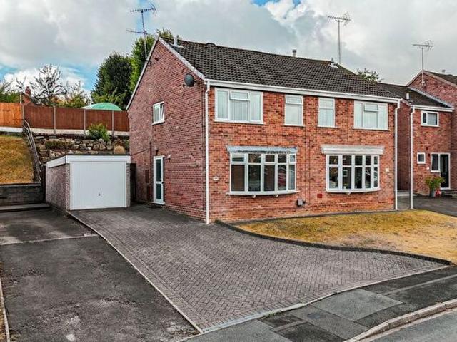 3 Bedroom Detached House To Rent In Field Rise, Burton On Trent, Staffordshire, DE13