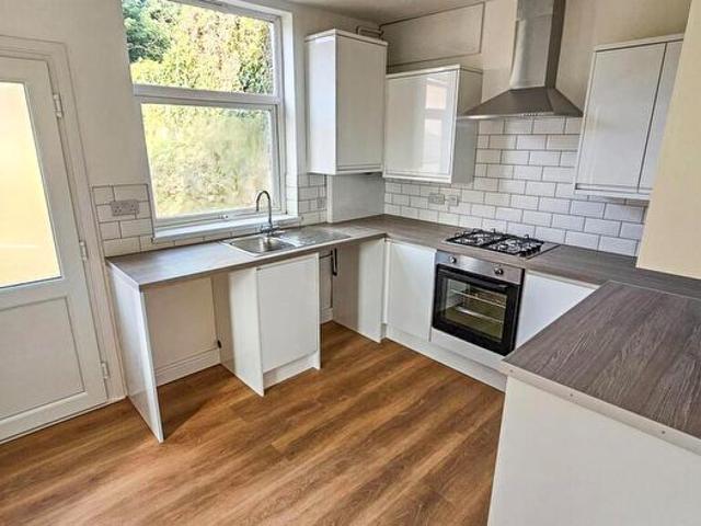 3 Bedroom Detached House To Rent In Hendon Rise, Nottingham, NG3