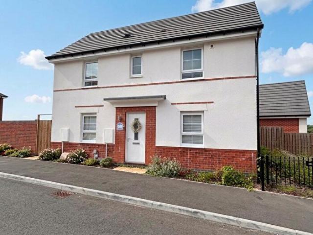 3 Bedroom Detached House To Rent In Hillcrest Road, Nuneaton, CV10