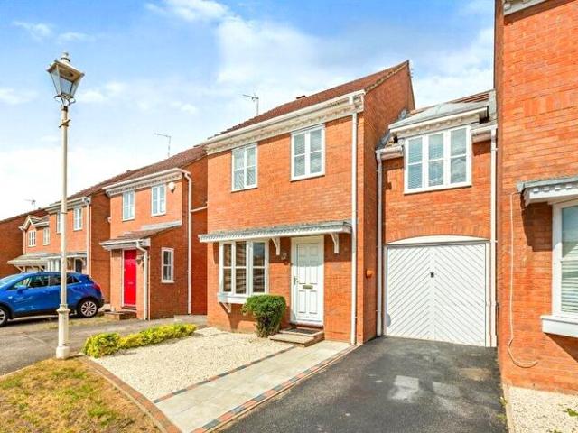3 Bedroom Detached House To Rent In Lark Vale, HP19