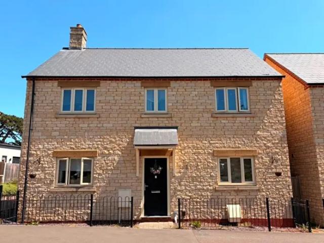 3 Bedroom Detached House To Rent In North Street, Raunds, NN9