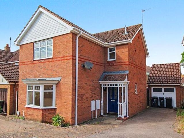 3 Bedroom Detached House To Rent In Orchard Way, Thrapston, NN14