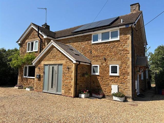 3 Bedroom Detached House To Rent In Paddock Farm Lane, Bodicote, Banbury, OX15