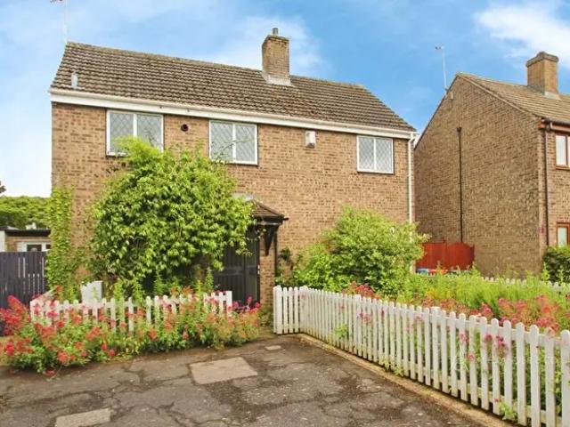3 Bedroom Detached House To Rent In St. James Close, Hanslope, Milton Keynes, MK19
