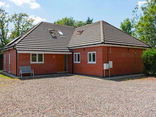 3 Bedroom Detached House To Rent In Stoughton Road, Oadby, Leicester, LE2