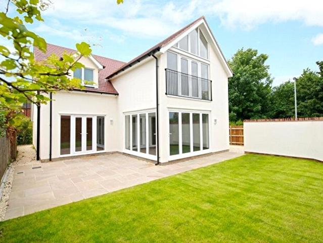 3 Bedroom Detached House To Rent In Station Road, Woburn Sands, Buckinghamshire, MK17