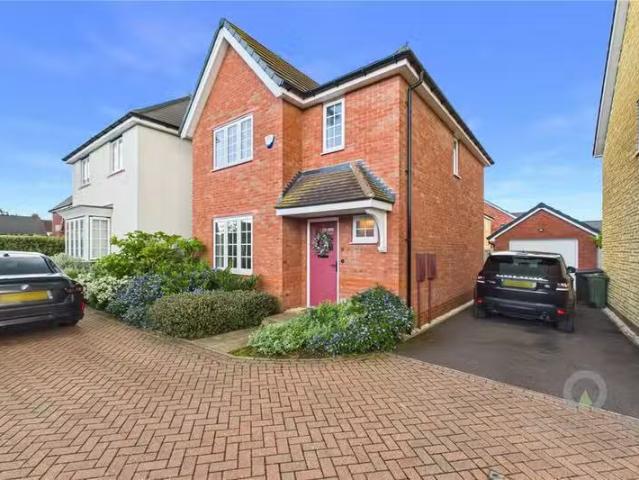 3 bedroom Detached House to rent, Knibb Drive, Hanslope, MK19.