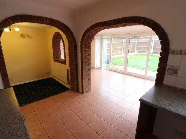 3 bedroom Detached House to rent, Lapwing Close, Bradwell, NR3.