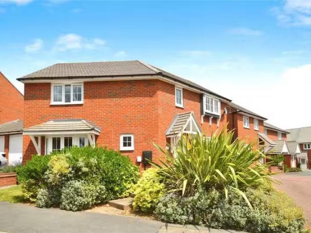 3 bedroom Detached House to rent, Suffolk Way, Church Gresley.