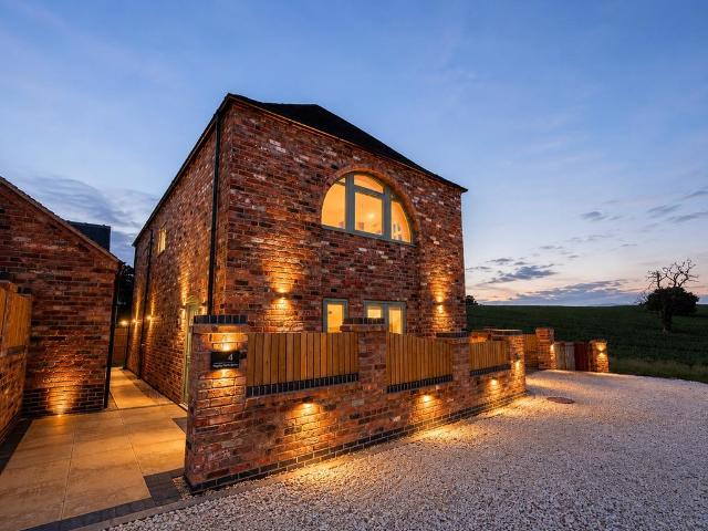 3 bedroom detached to let