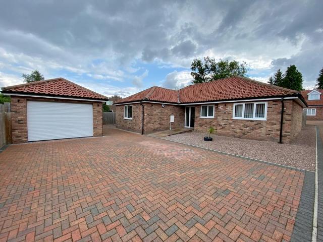3 bedroom detached villa house to rent