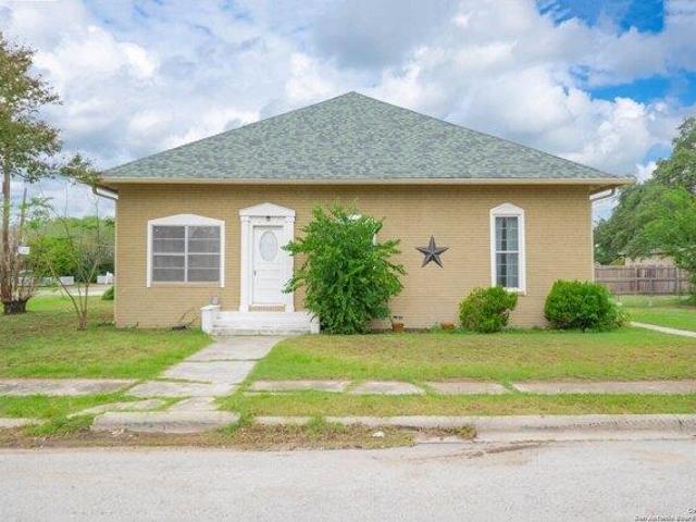 3 bedroom, Devine TX 78016 LS94403235