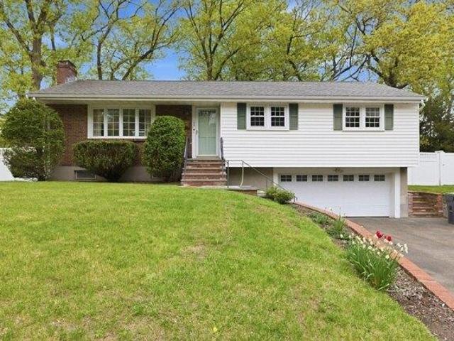 3 bedroom, Dedham MA 02026 LS102798680