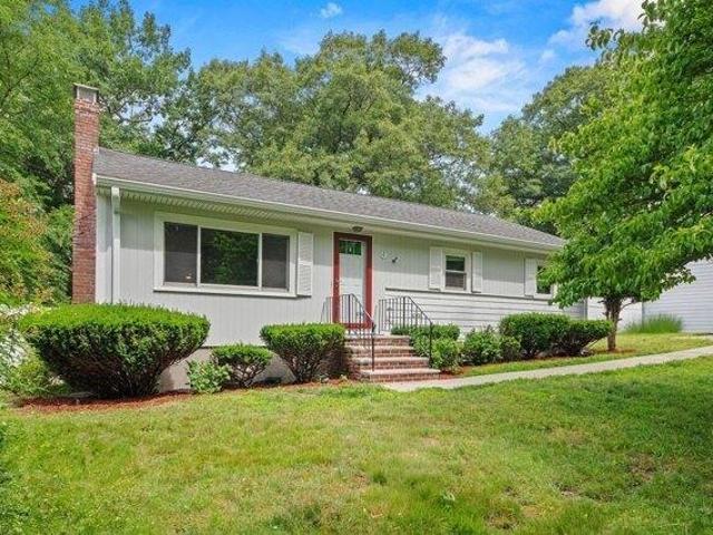 3 bedroom, Dedham MA 02026 104299311