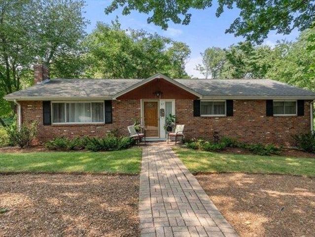 3 bedroom, Dedham MA 02026 105125876