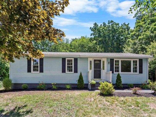 3 bedroom, Derry NH 03038 104811275