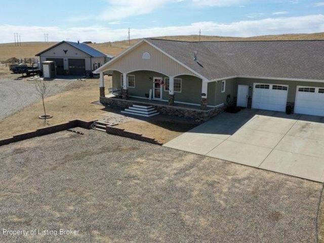 3 bedroom, Dickinson ND 58601 89785931