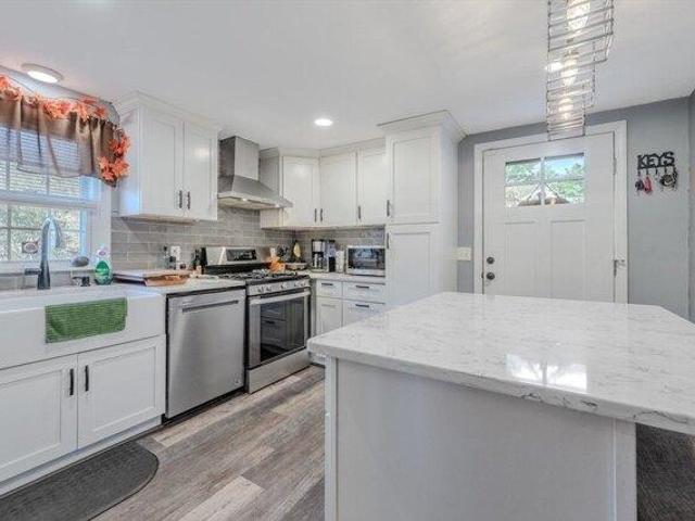 3 bedroom, Dracut MA 01826 105080544