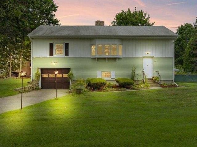3 bedroom, Dudley MA 01571 105115192