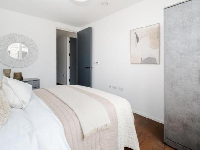 3 bedroom duplex for rent in Gransden Avenue, London, E8