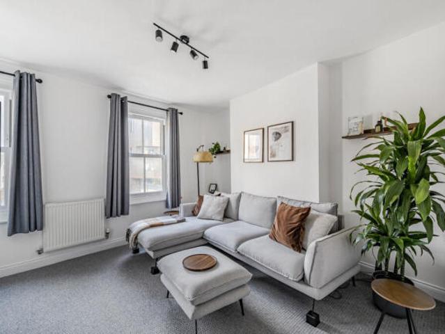 3 bedroom duplex for sale in Andover Road, Winchester, Hampshire, SO23