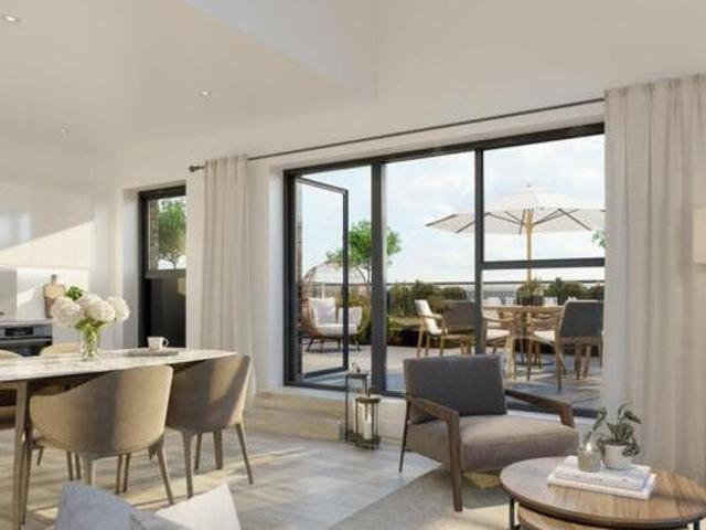 3 Bedroom Duplex For Sale In Gas Ferry Road, Bristol