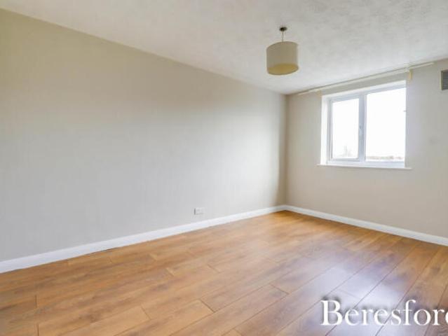 3 bedroom duplex for sale in High Street, Brentwood, CM14