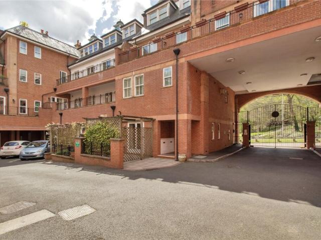 3 bedroom duplex for sale in Post Office Square, London Road, Tunbridge Wells, Kent, TN1