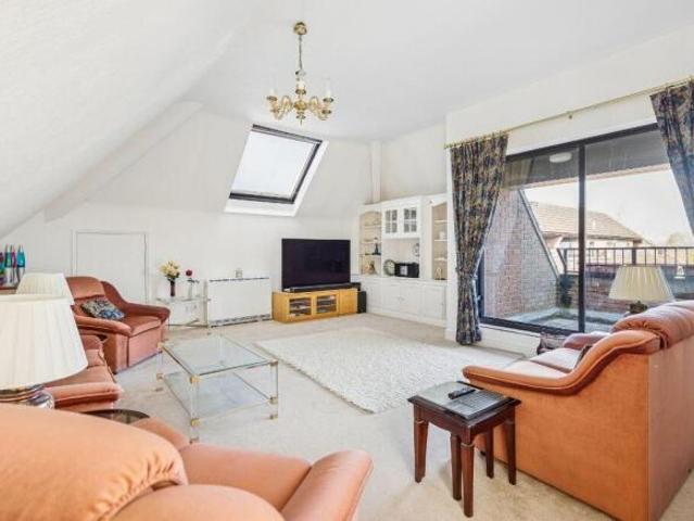 3 bedroom duplex for sale in Winslow Close, Eastcote, HA5