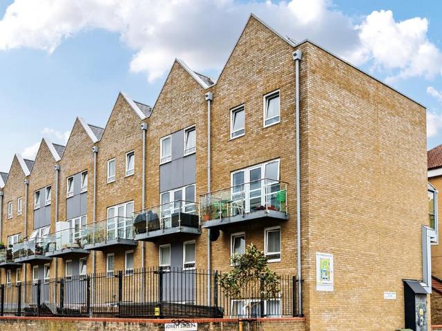3 bedroom duplex for sale