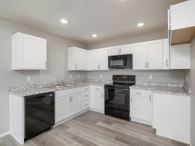 3 bedroom duplex Westbury Gardens!